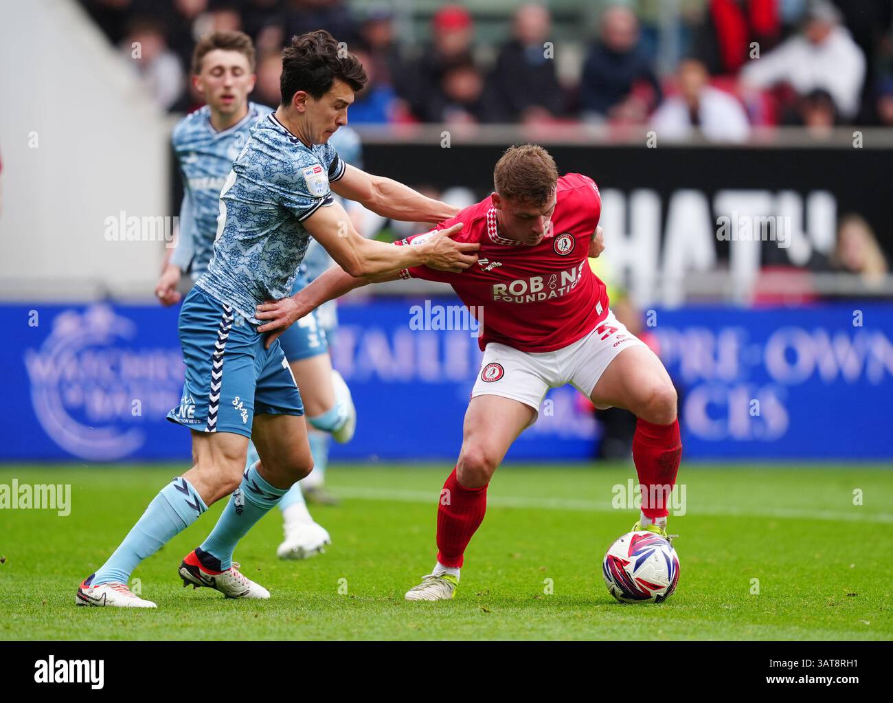 Sunderland's Luke O'Nien and Bristol City's Cameron Pring battle for ...
