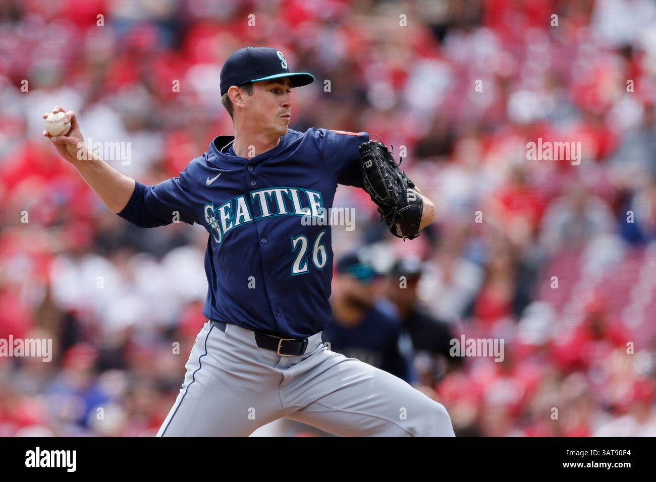 CINCINNATI, OH - APRIL 17: Seattle Mariners starting pitcher Emerson ...