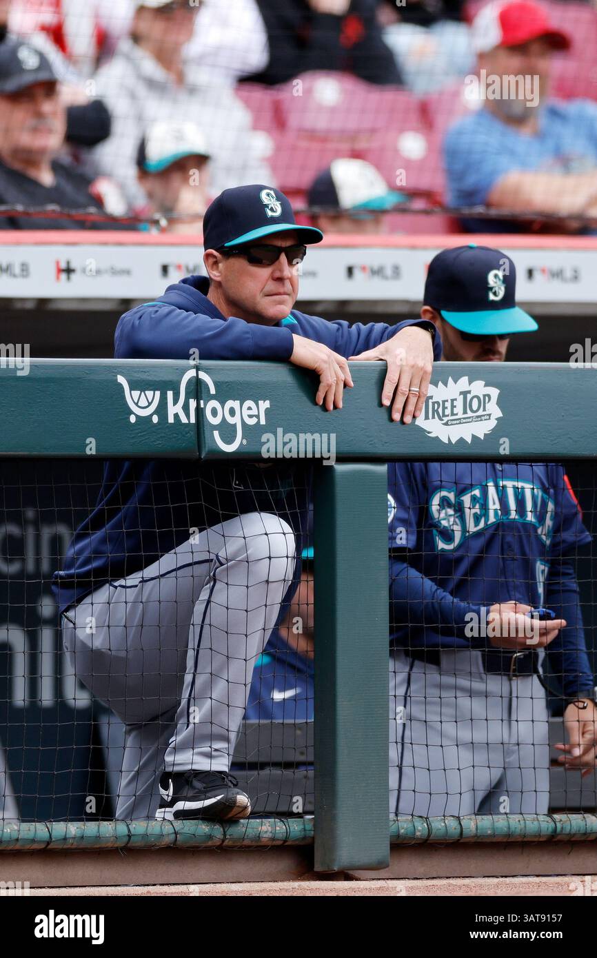 CINCINNATI, OH - APRIL 17: Seattle Mariners manager Dan Wilson (6 ...