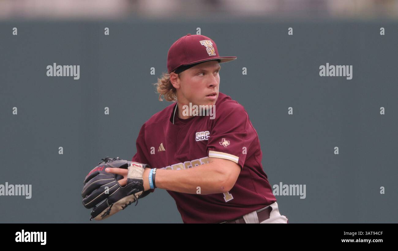 Texas St. infielder Cole Tabor (1) prepares to compete against Texas ...