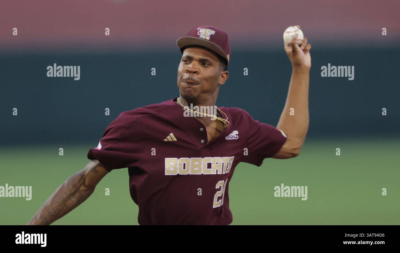 Texas St. pitcher Braylen Timmins (21) throws against Texas during an ...