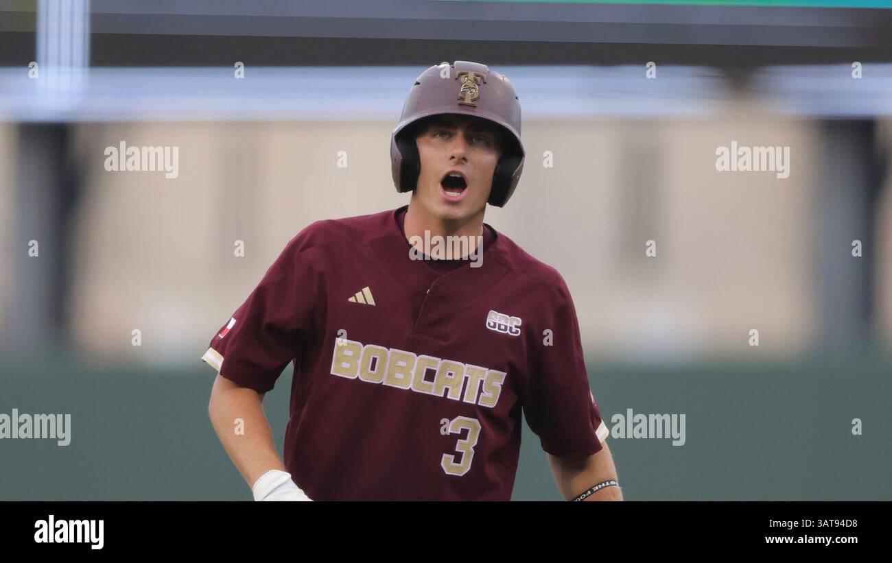 Texas St. short stop Ryne Farber (3) competes against Texas during an ...