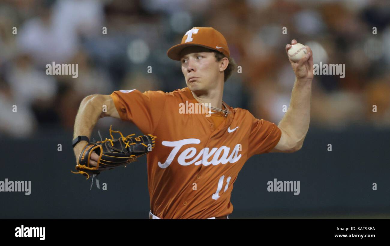 Texas pitcher Kade Bing (11) throws against Texas St. during an NCAA ...