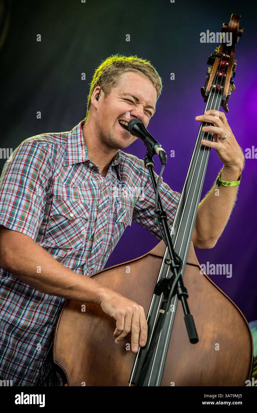Infamous stringdusters hi-res stock photography and images - Alamy