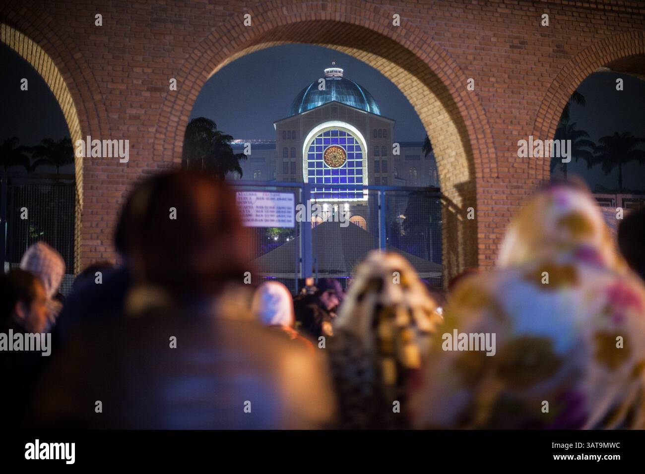 Crowds of the faithful await the arrival of the Pope to the outside of ...