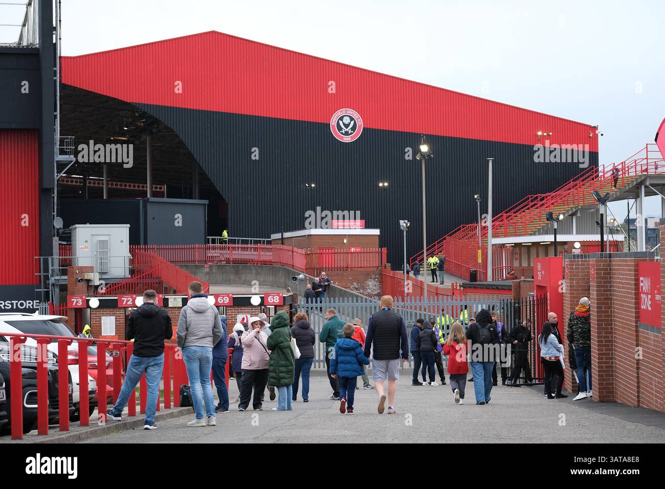 Bramall Lane, Sheffield, UK. 18th Apr, 2025. EFL Championship Football ...