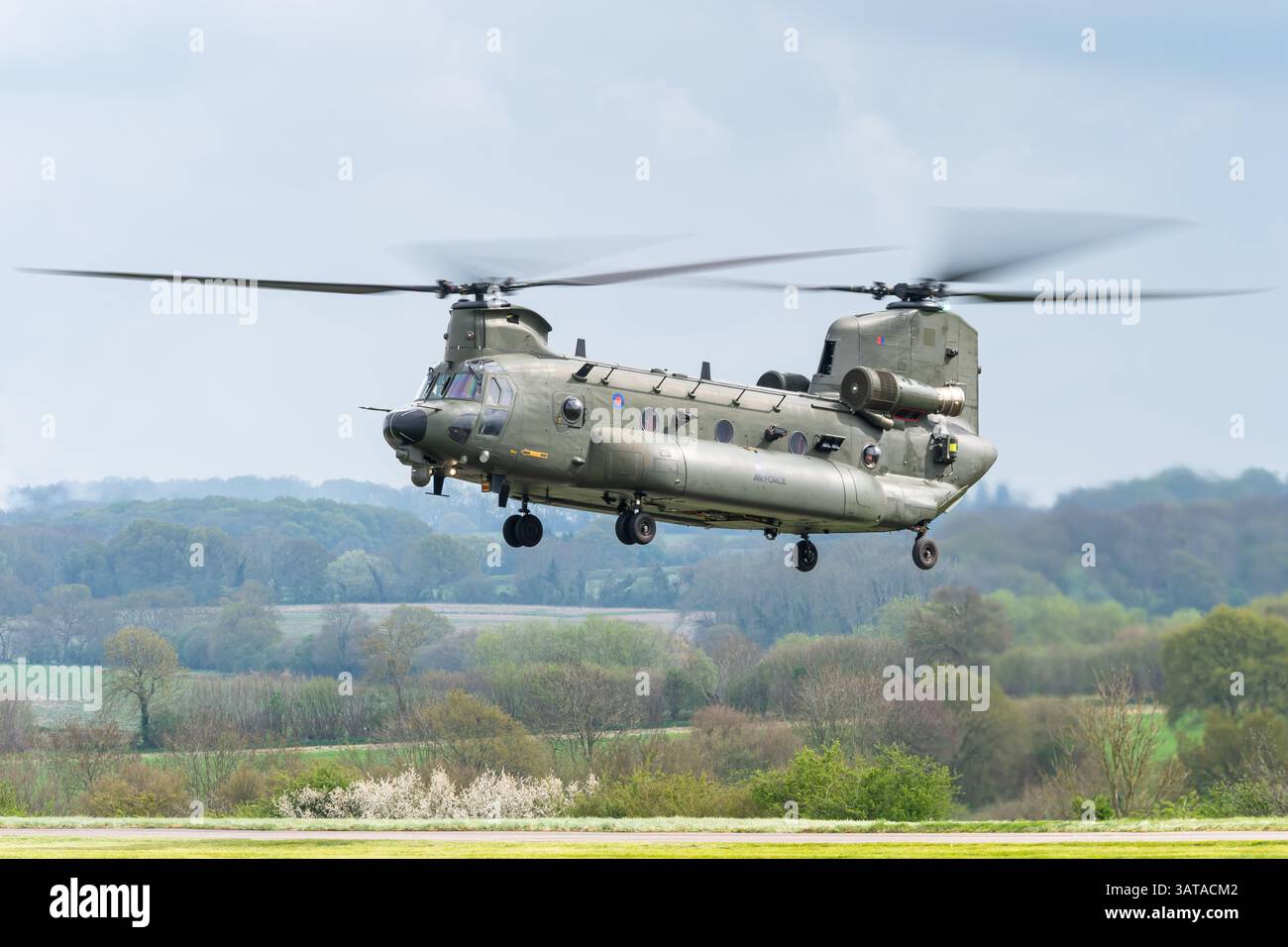 A Boeing Chinook HC6 military transport helicopter of the British Royal ...