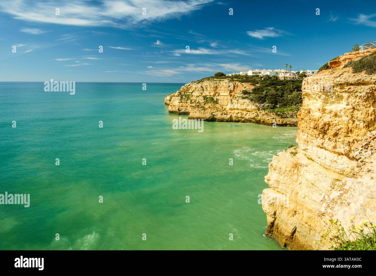Imposante Felsen am Atlandtik bei der Benagil Höhle Algar de Benagil ...