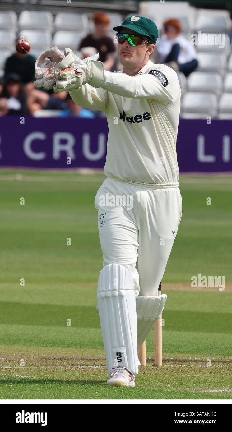 Chelmsford, UK. 18th Apr, 2025. CHELMSFORD, ENGLAND:- Worcestershire's ...