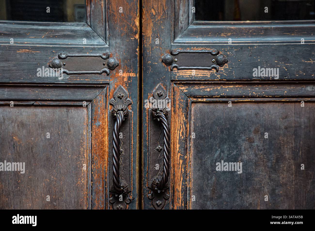 Old brown door paint hi-res stock photography and images - Alamy