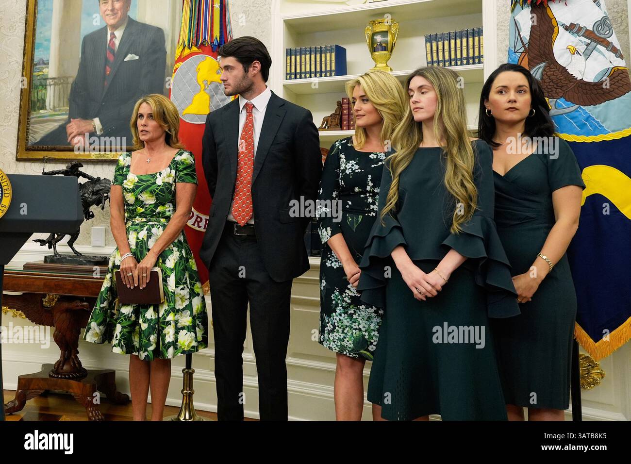Family members of Mehmet Oz, from left, wife Lisa Oz, and children Oliver Oz, Daphne Oz, Zoe Oz ...