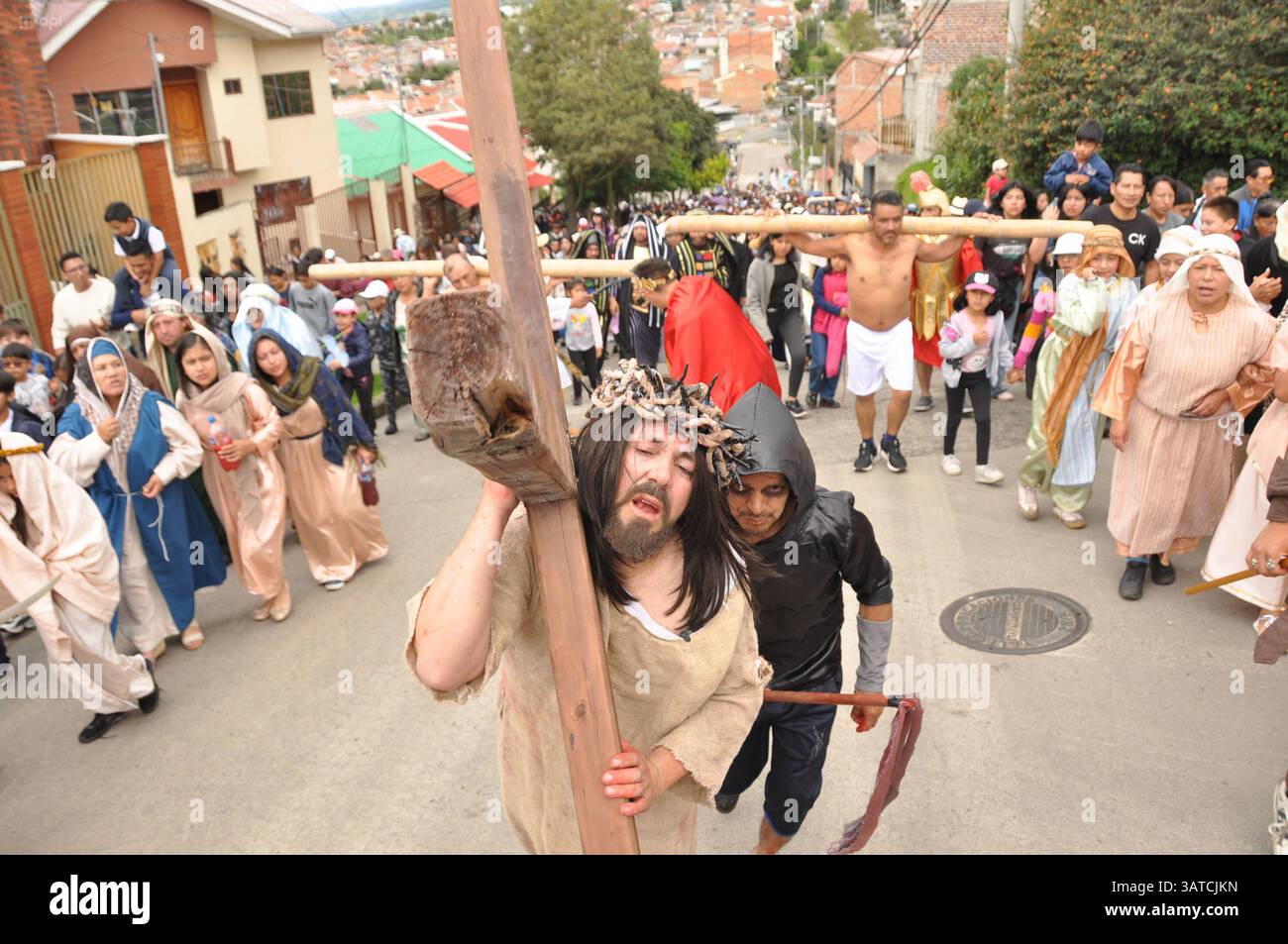 CUENCA VIACRUSIS SEMANA SANTA Cuenca,Ecuador April 18, 2025 Holy Week ...