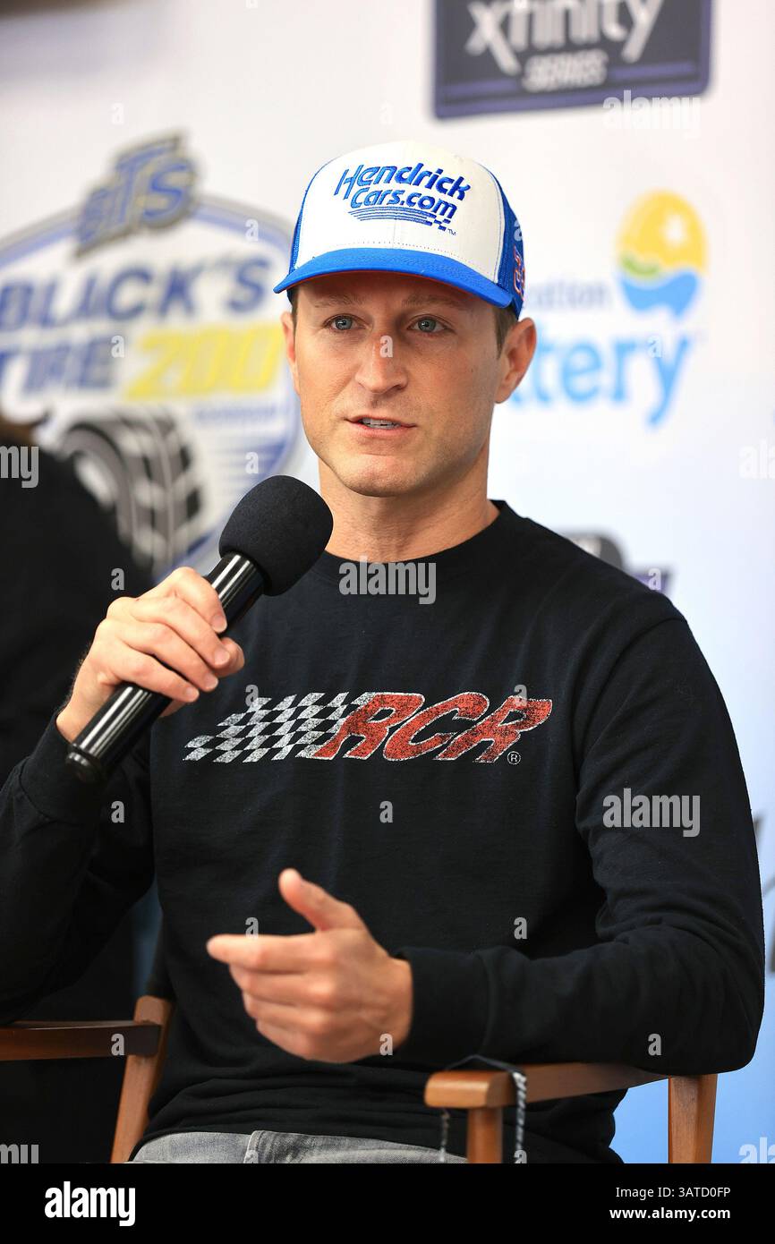 ROCKINGHAM, NC - APRIL 18: Kasey Kahne (#33 Richard Childress Racing ...