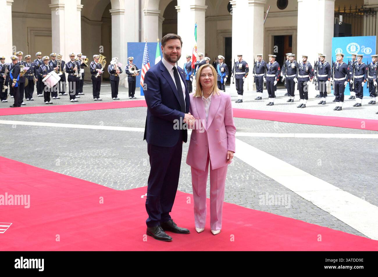JD Vance und Giorgia Meloni beim Empfang des US-Vizepräsidenten im ...