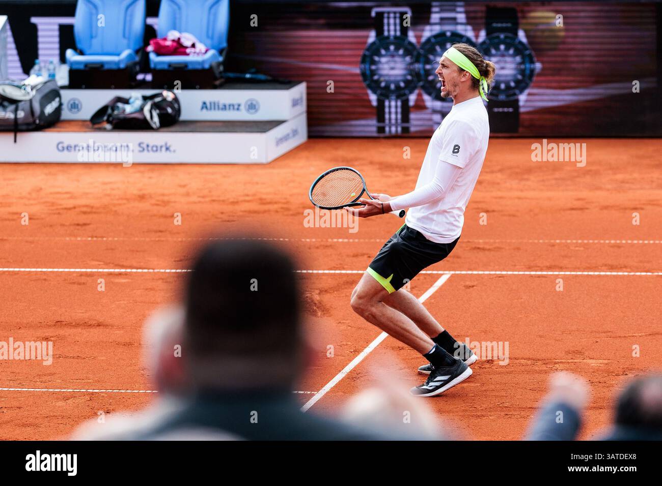 Alexander Zverev (Deutschland) jubelt nach dem Sieg im Match gegen Tallon Griekspoor ...