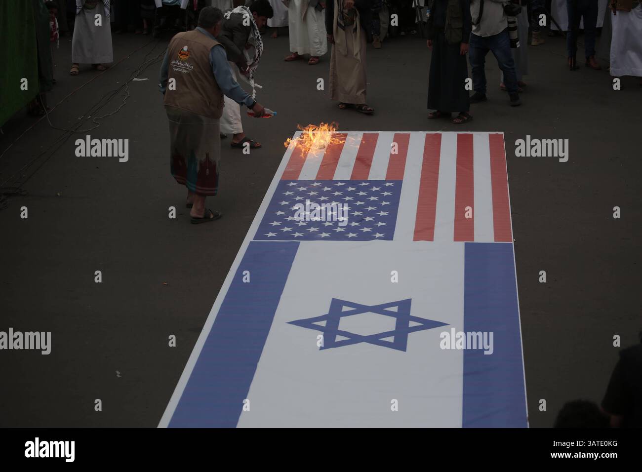 YEMEN HOUTHIS USA ISRAEL CONFLICT - A Houthi supporter burns a banner ...