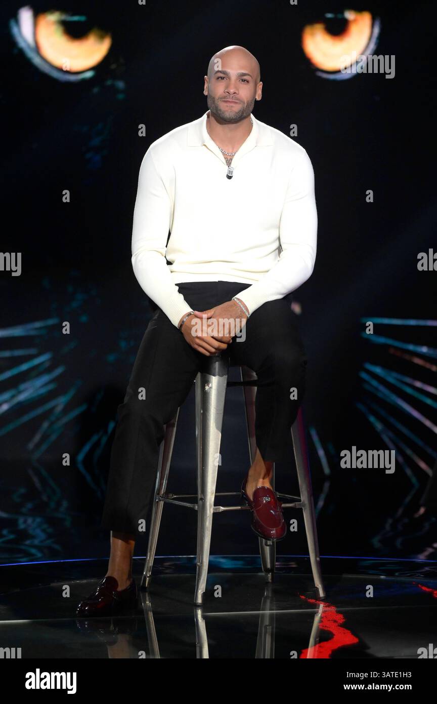 Marcell Jacobs in der Rai-Talkshow Belve 2025 in den Fabrizio Frizzi ...