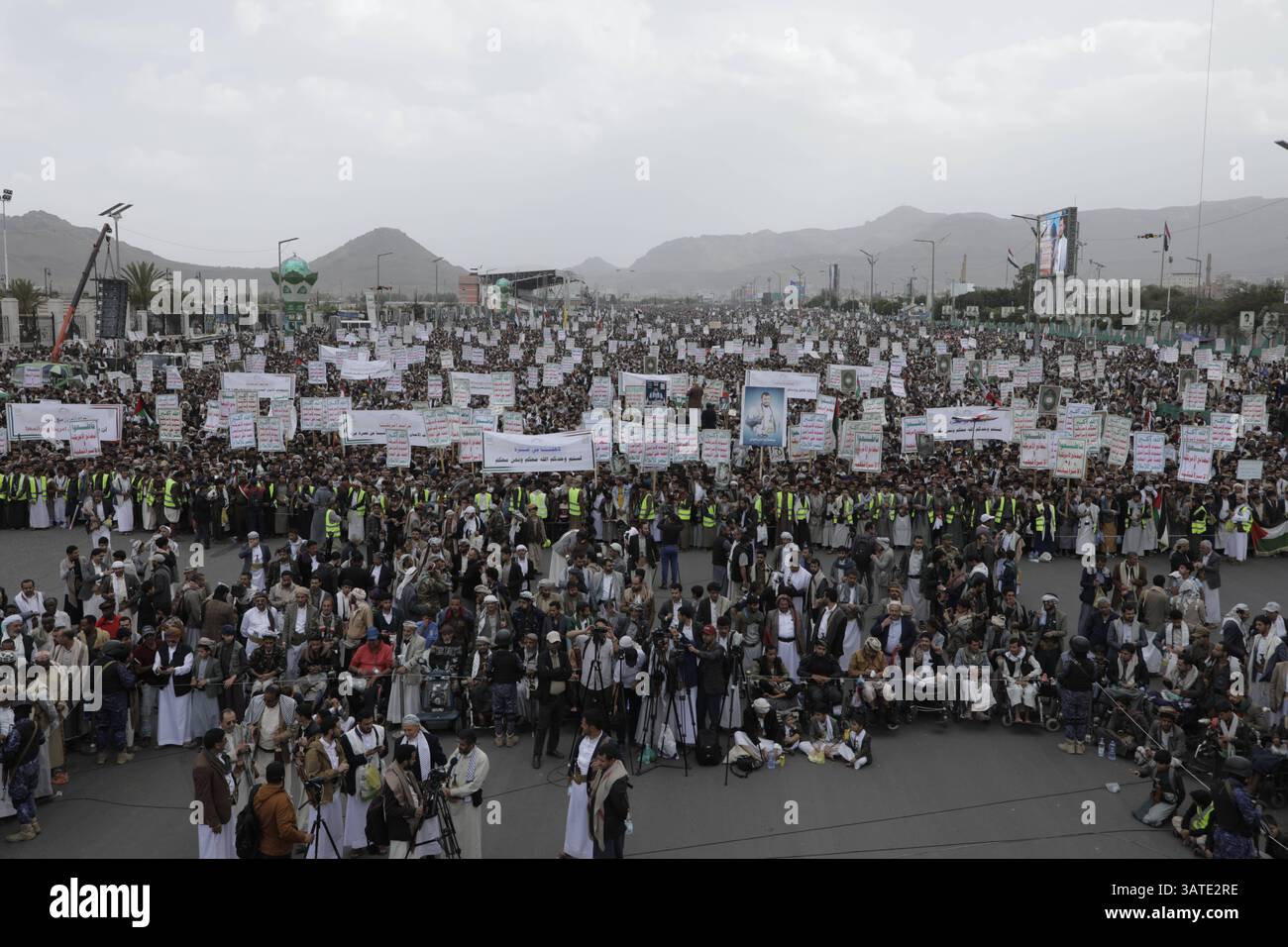 YEMEN HOUTHIS USA ISRAEL CONFLICT - Houthi supporters take part in a ...