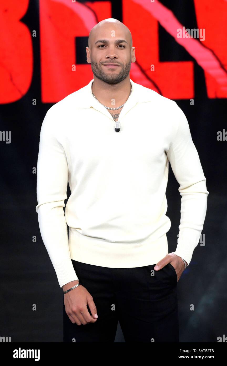 Marcell Jacobs in der Rai-Talkshow Belve 2025 in den Fabrizio Frizzi ...