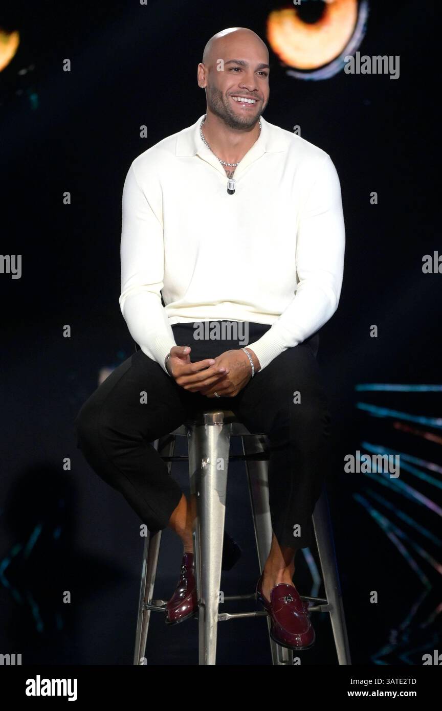 Marcell Jacobs in der Rai-Talkshow Belve 2025 in den Fabrizio Frizzi ...