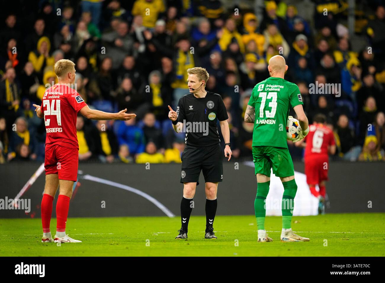 Broendby, Denmark. 18th Apr, 2025. Superligakampen mellem Broendby IF ...
