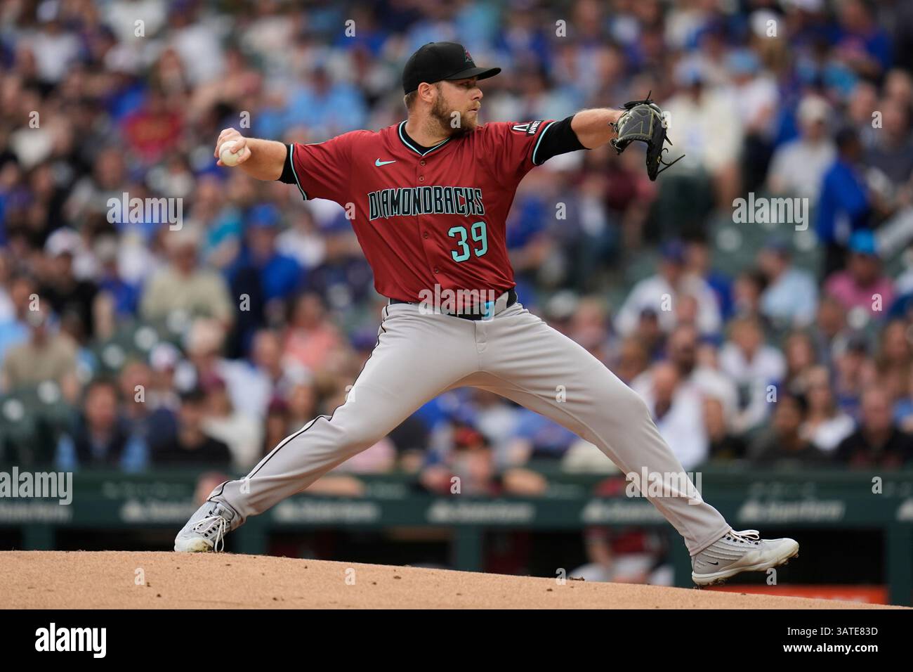Arizona Diamondbacks starting pitcher Corbin Burnes (39) throws against ...