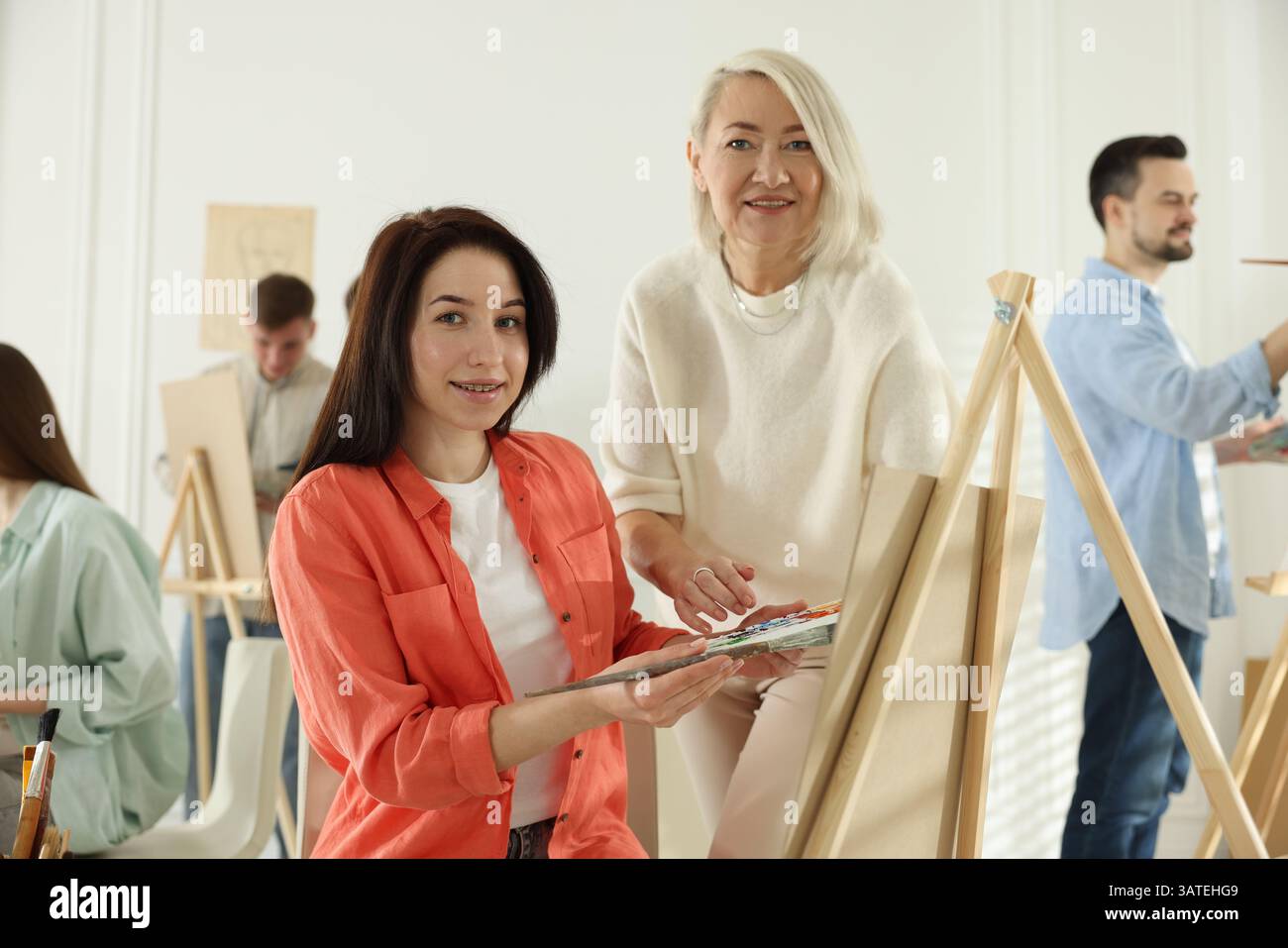Artist and her students having painting class in studio Stock Photo - Alamy