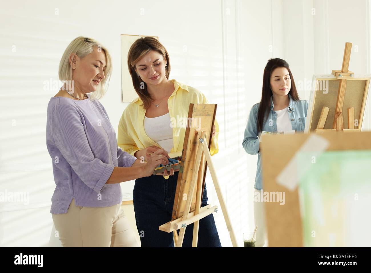 Students in art class create hi-res stock photography and images - Alamy