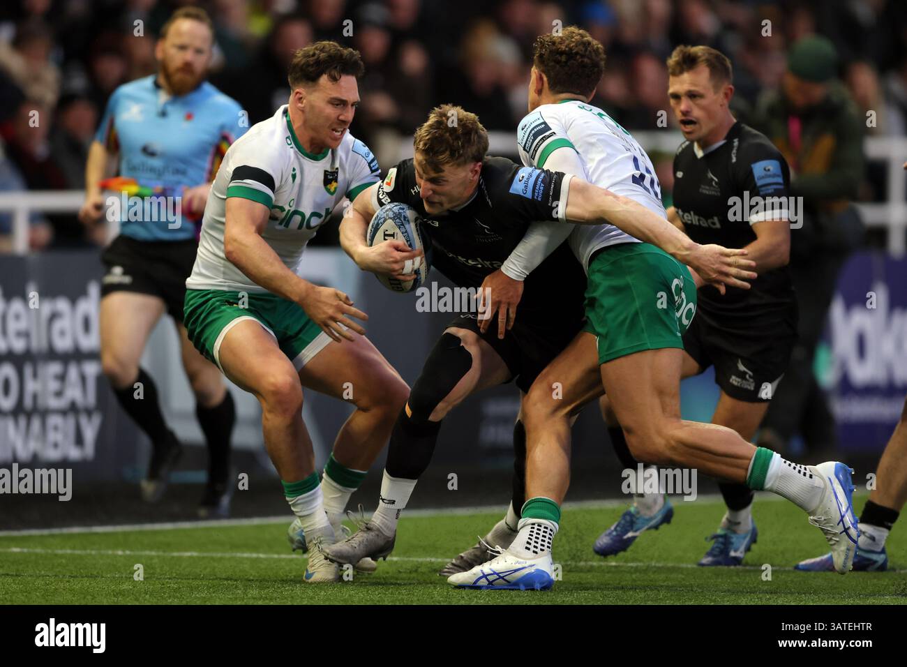 Newcastle Falcons’ Alex Hearle in action with the ball during the ...