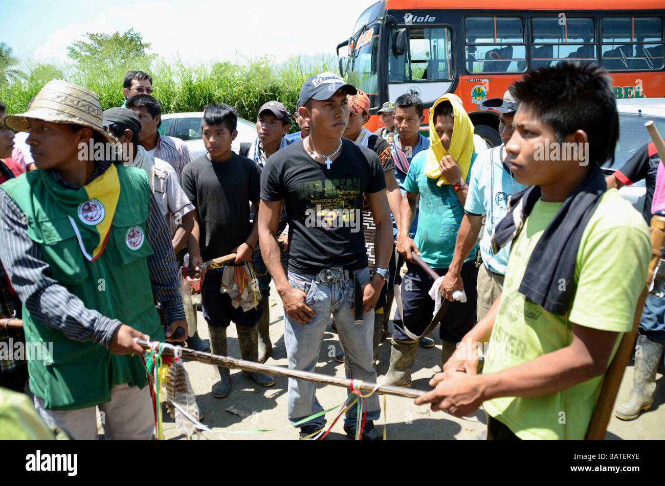 Cruce de carreteras de cruce hi-res stock photography and images - Alamy