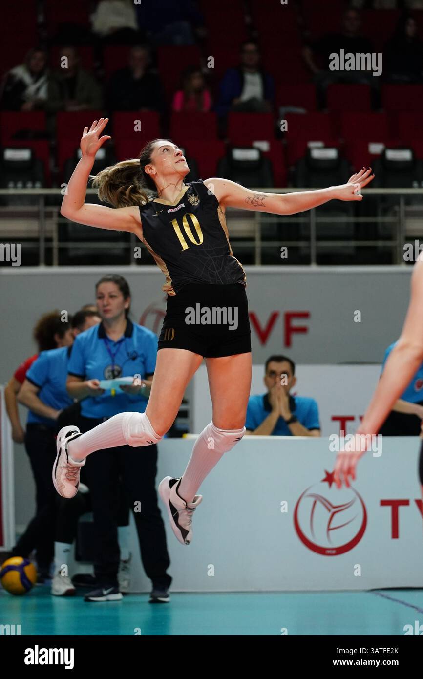 ISTANBUL, TURKIYE - APRIL 13, 2025: Idil Naz Bascan warming up before ...