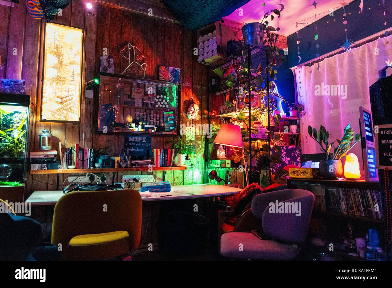 Interior of retrofuturistic Japanese cyberpunk London Night Cafe ...