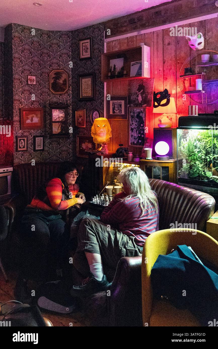 Interior of retrofuturistic Japanese cyberpunk London Night Cafe ...