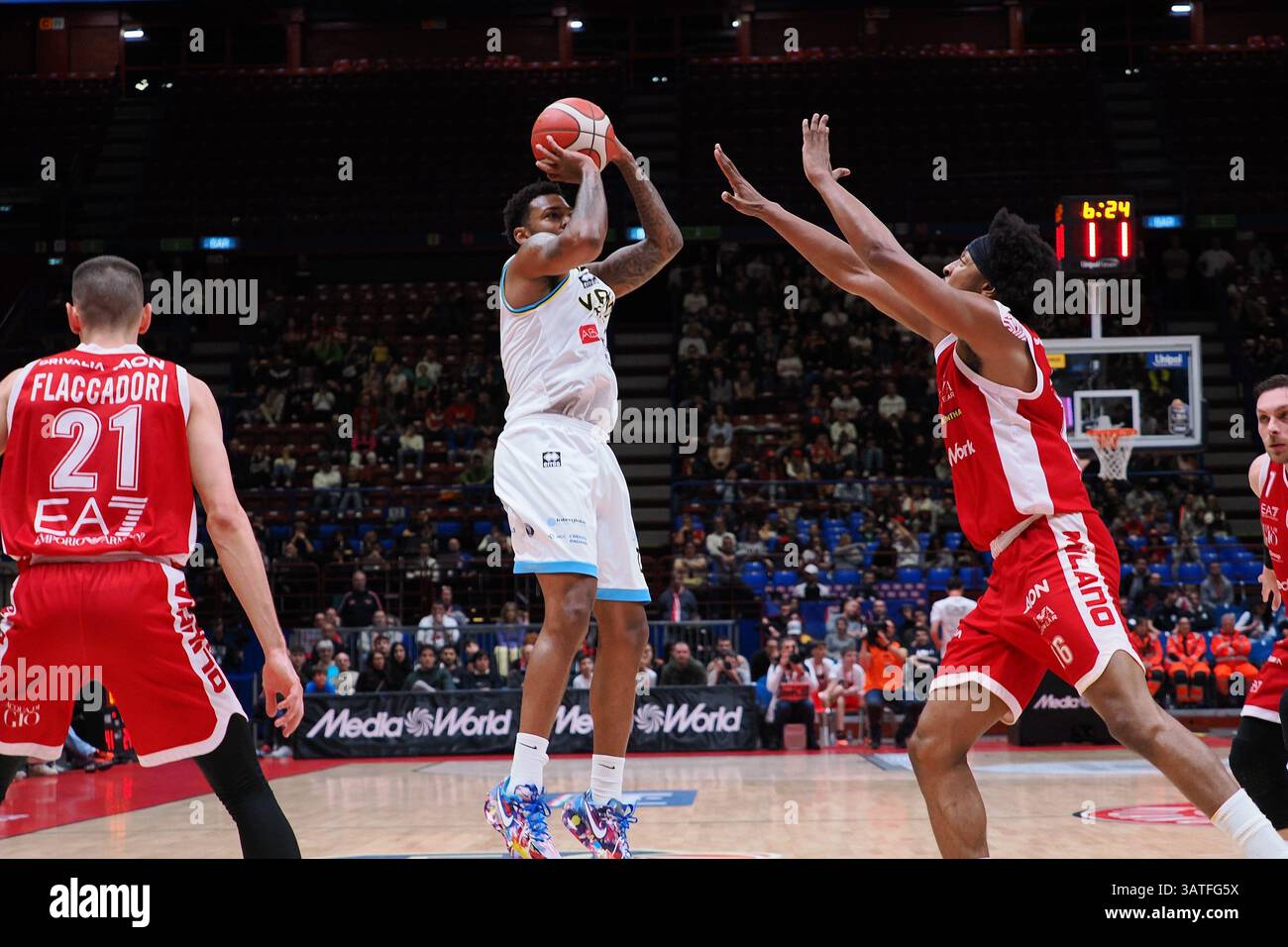 Trevor Lacey (Vanoli Basket Cremona) during EA7 Emporio Armani Milano ...