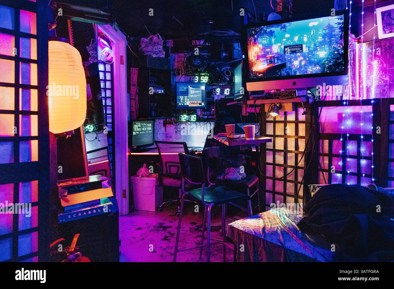 Interior of retrofuturistic Japanese cyberpunk London Night Cafe ...