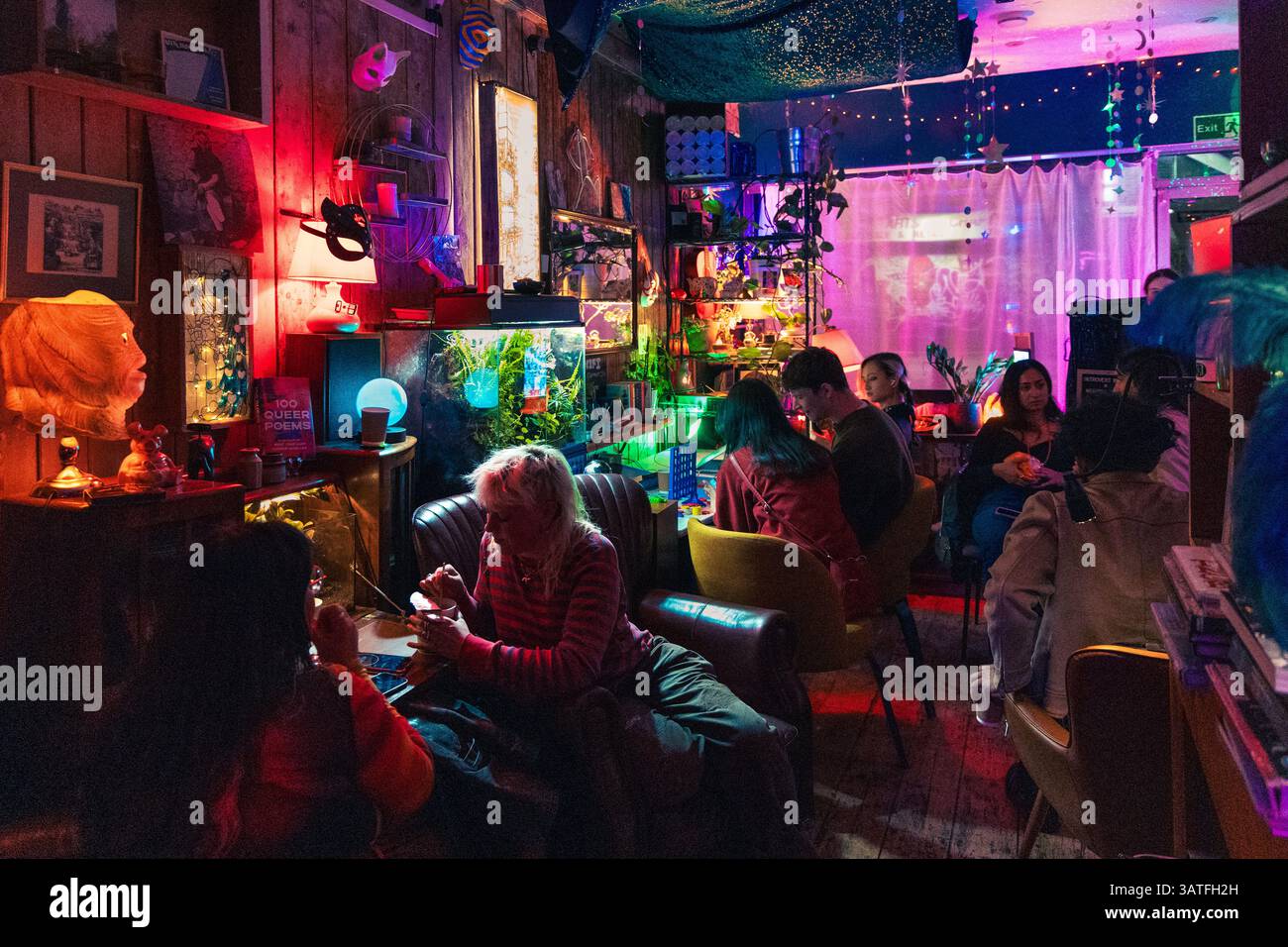 Interior of retrofuturistic Japanese cyberpunk London Night Cafe ...