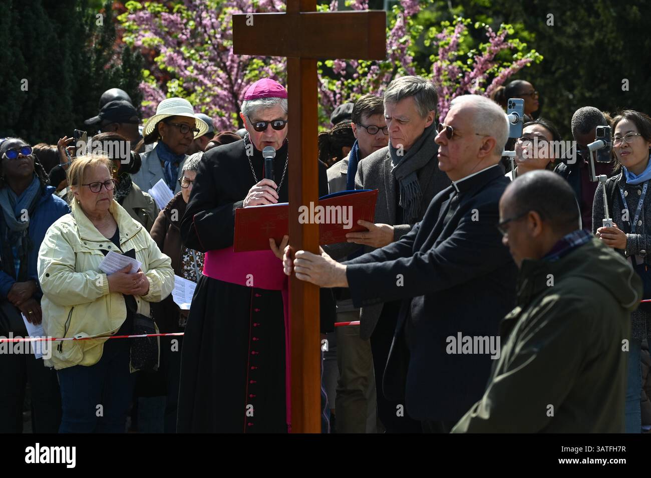 Paris, France. 18th Apr, 2025. Way of the Cross of the Archbishop of ...