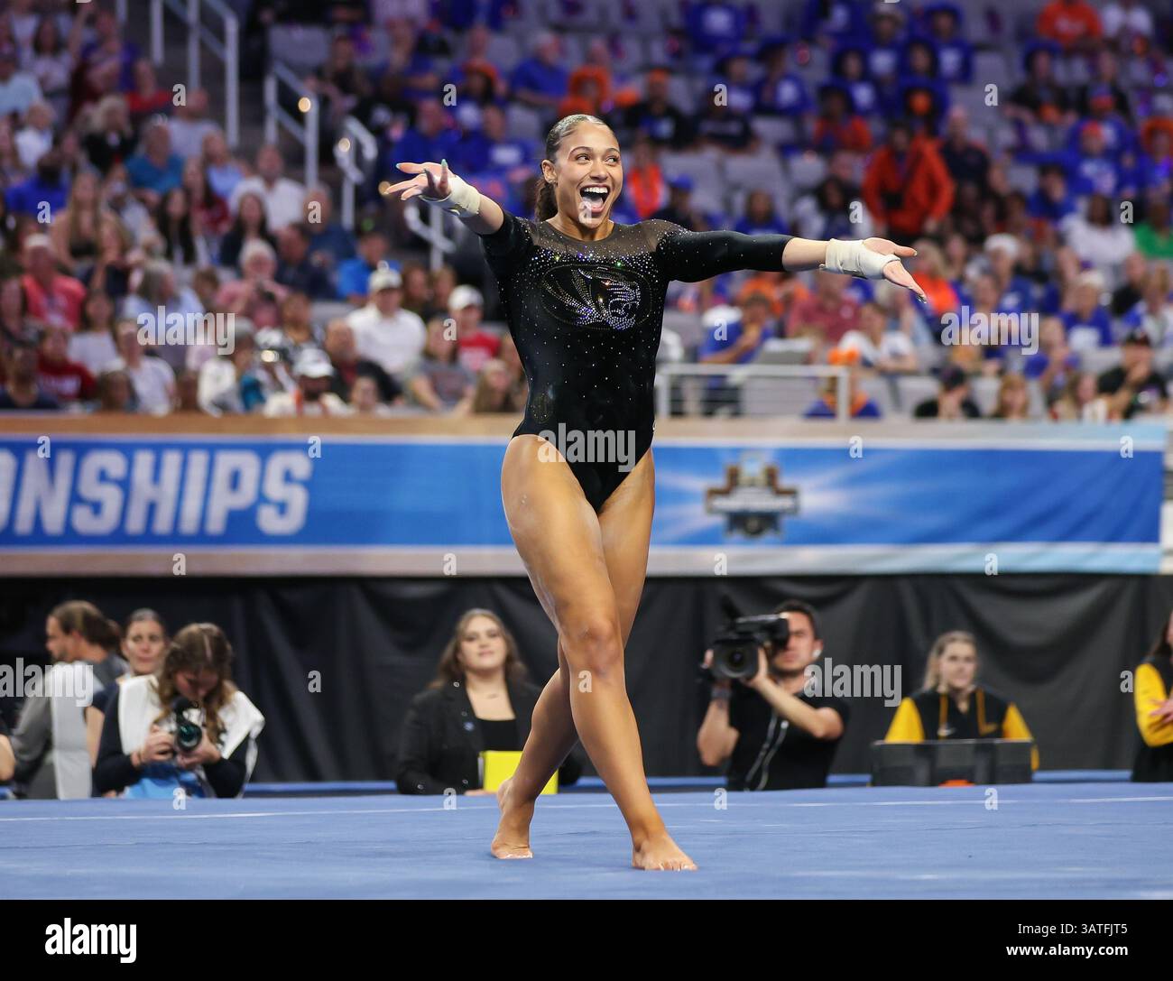 April 17, 2025: Missouri's Kennedy Griffin on the floor exewrcise ...