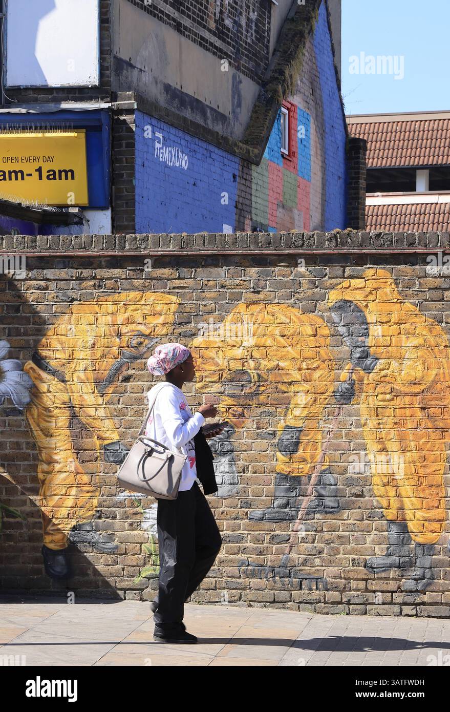 Gardening 2.0 street mural by Woskerski in Croydon Road, in Penge, SE ...
