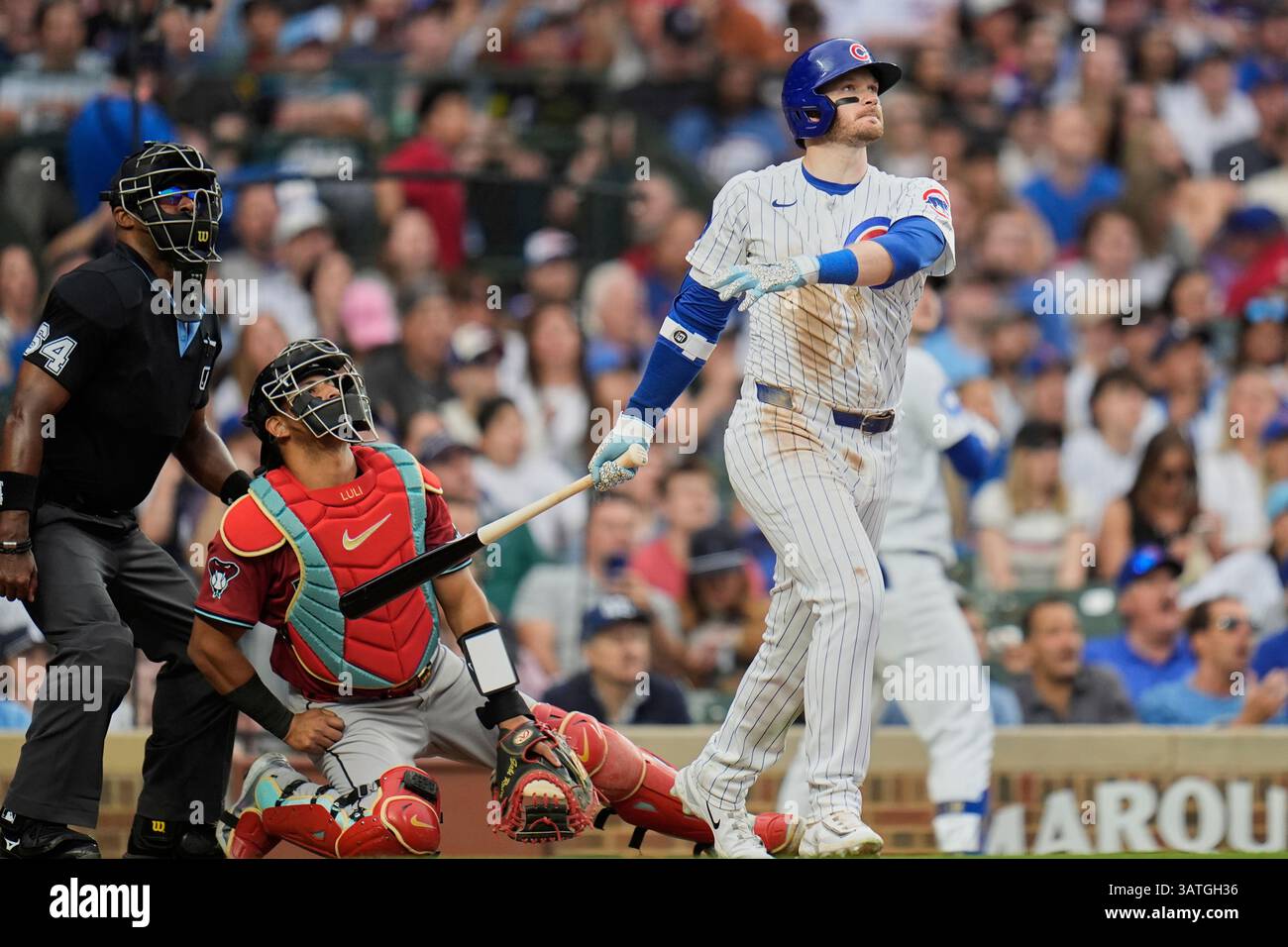 Chicago Cubs' Ian Happ, right, watches his grand slam during the ...