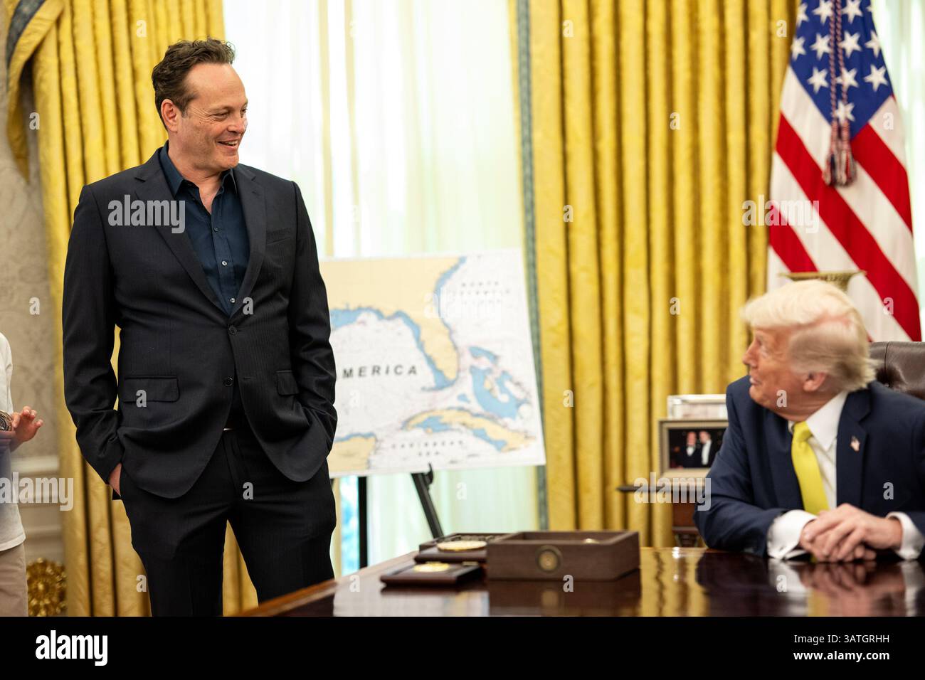 Actor Vince Vaughn and family visit President Donald Trump in the Oval ...