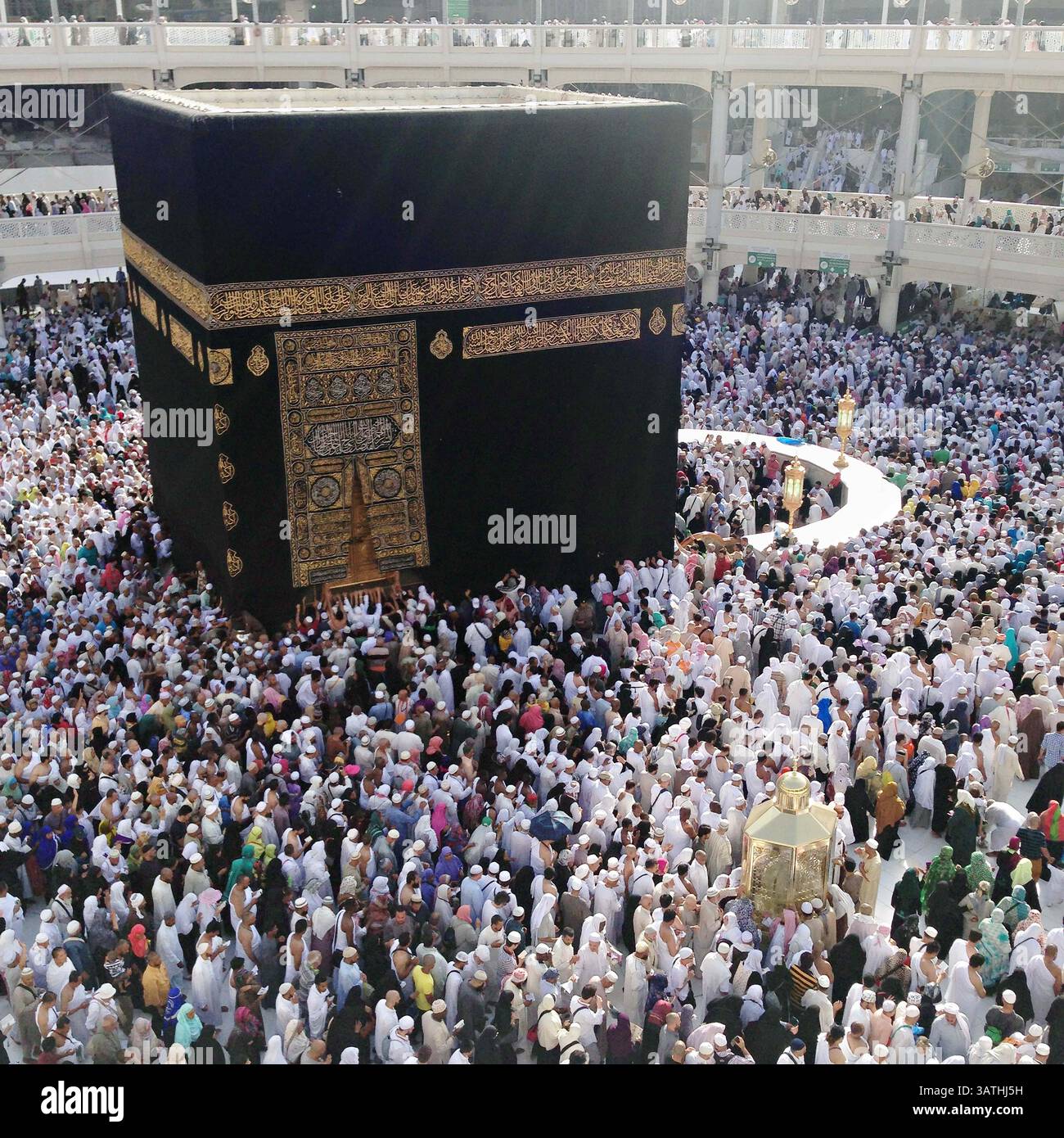 Makkah kaaba holy mosque muslims hi-res stock photography and images ...