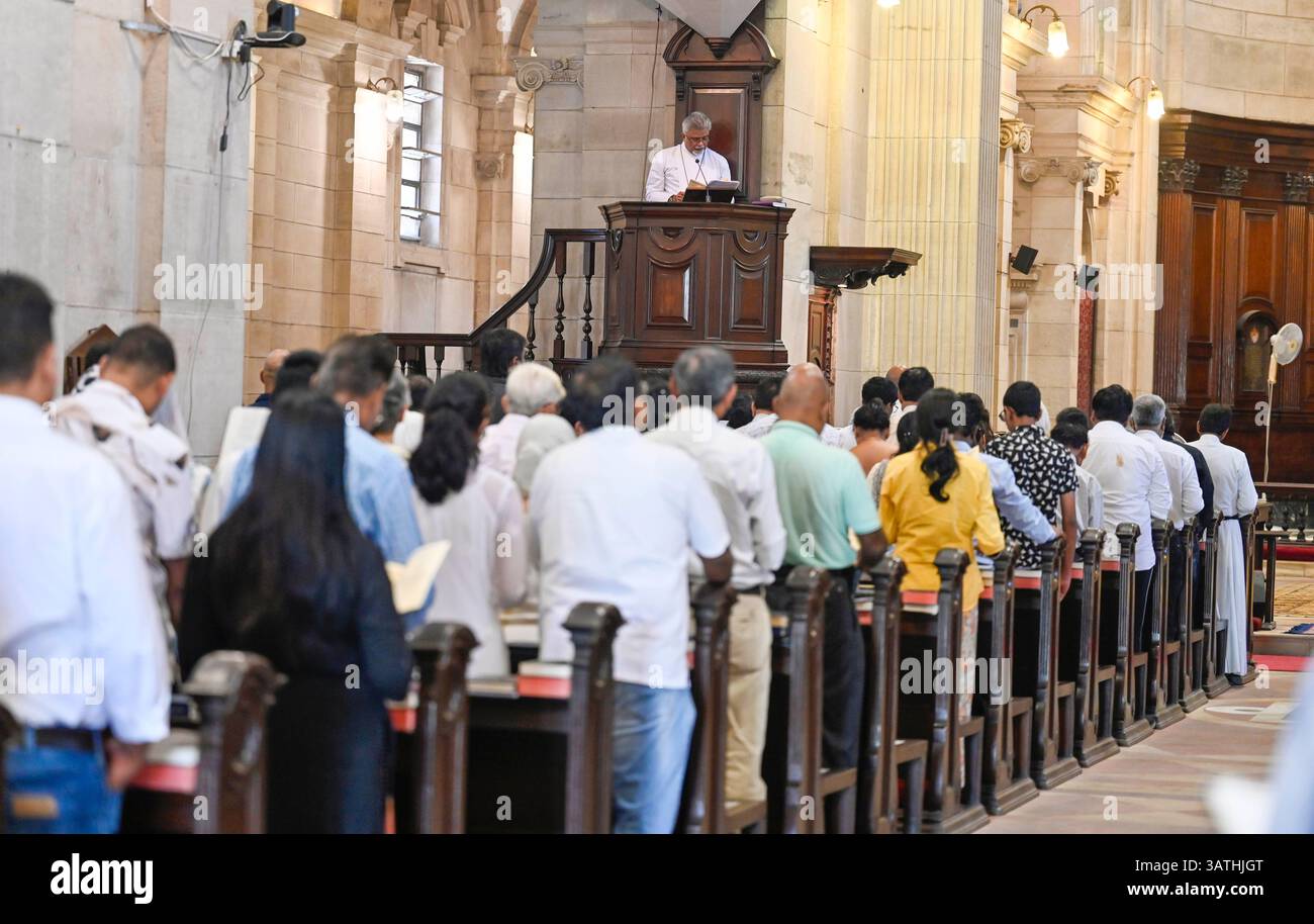 NEW DELHI, INDIA - APRIL 18: Christians offer prayer in Cathedral ...
