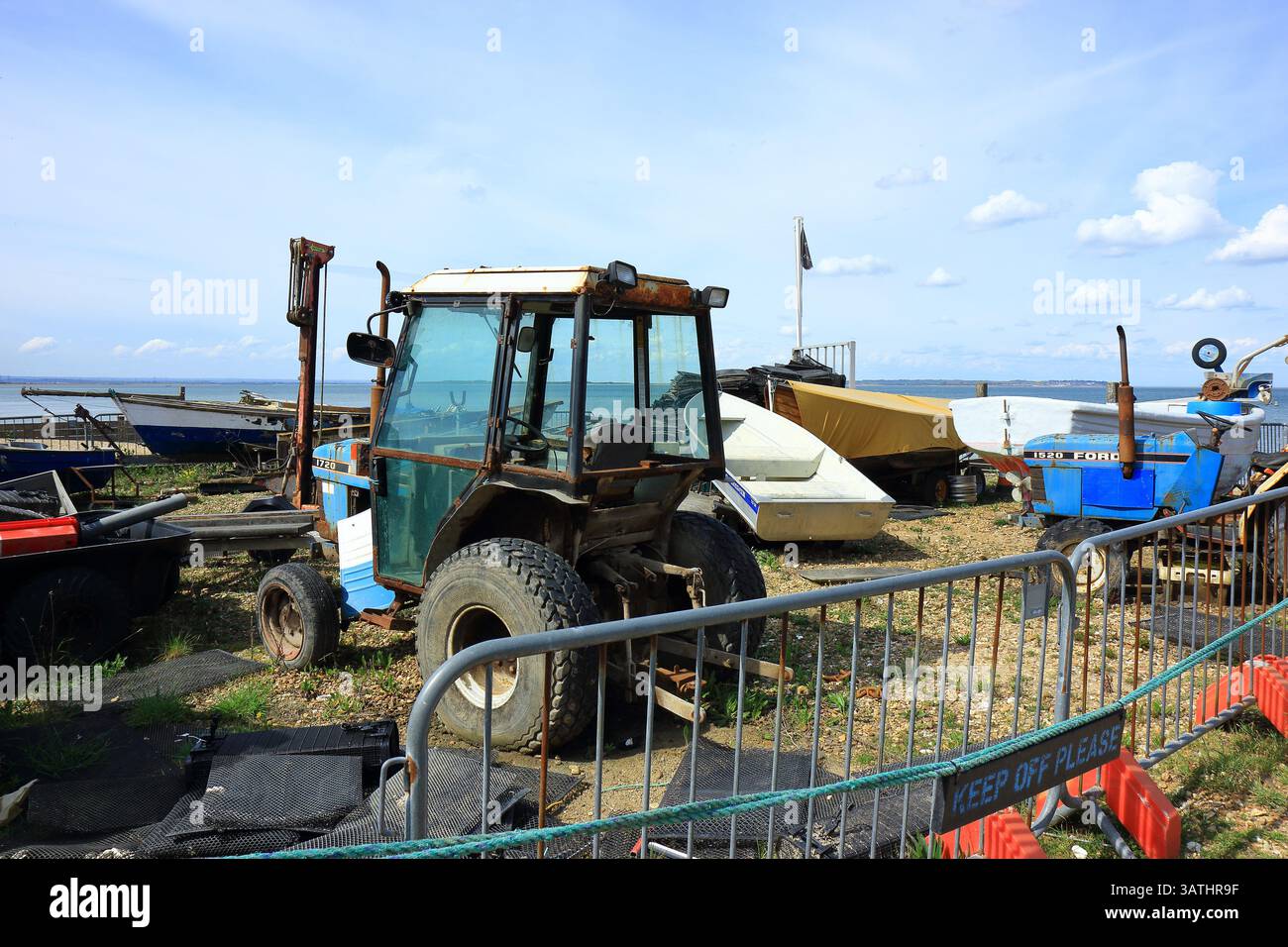 Tractors and boats in the sand and shingle on Whitstable beach Stock ...