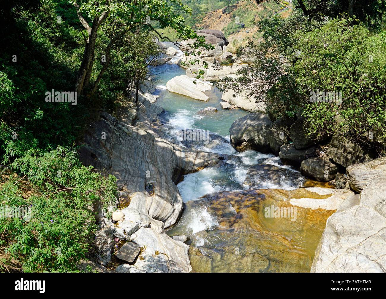 scenic ramboda waterfall in sri lanka Stock Photo - Alamy