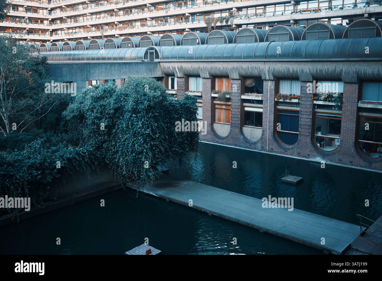 London, UK - September 28, 2024: Lakeside walkway and overgrown ...