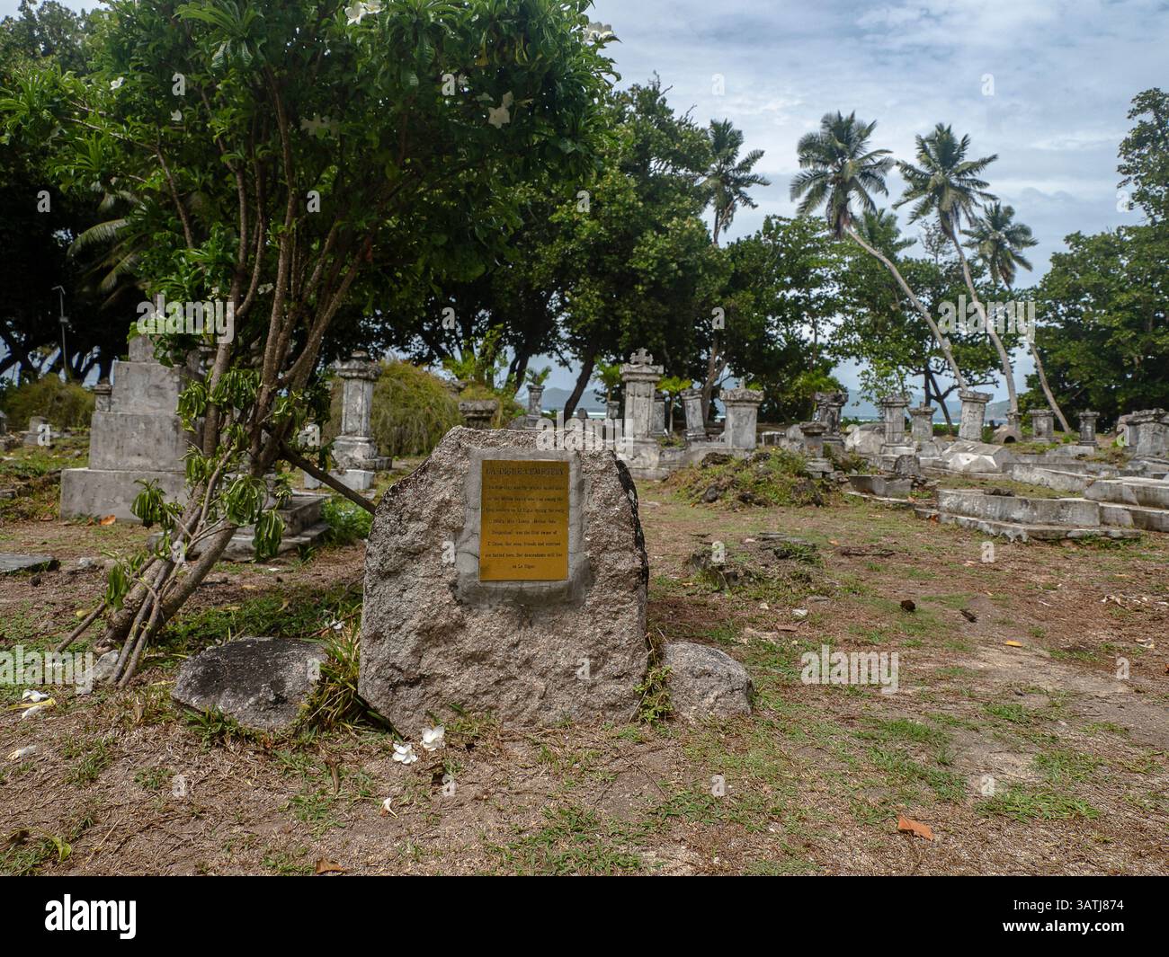 Old french cemetery of Mellon family, 18-19th century, L'Union Estate ...