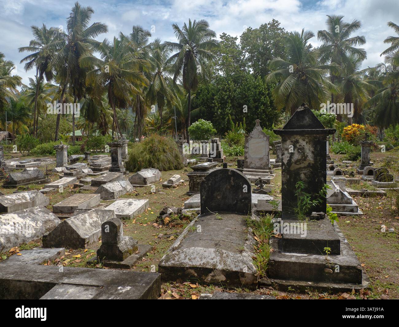 Old french cemetery of Mellon family, 18-19th century, L'Union Estate ...