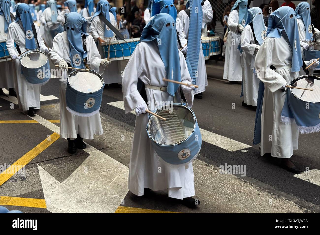 Paso en andas hi-res stock photography and images - Alamy