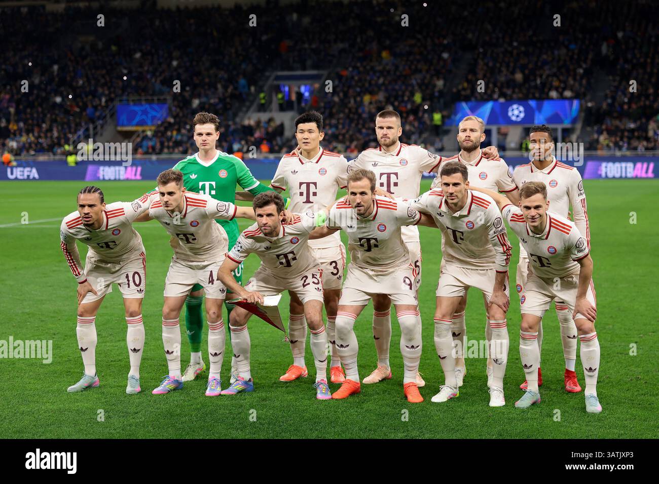 Milan, Italy. 16th Apr, 2025. The Bayern Munchen starting eleven line up for a team photo prior ...